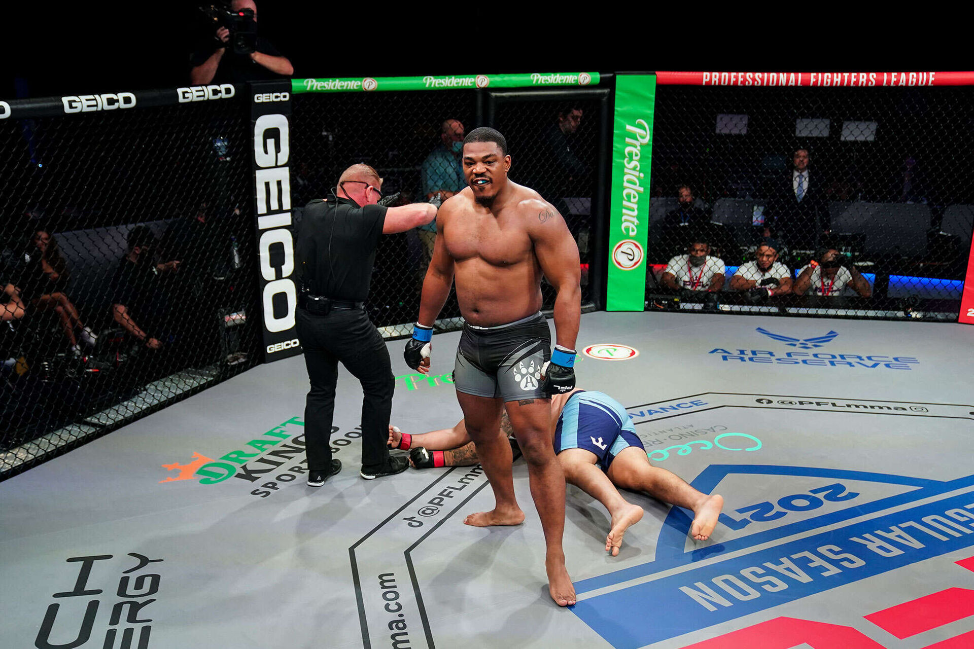 2021 PFL 6: KLIDSON ABREU VS JAMELLE JONES | Professional Fighters ...