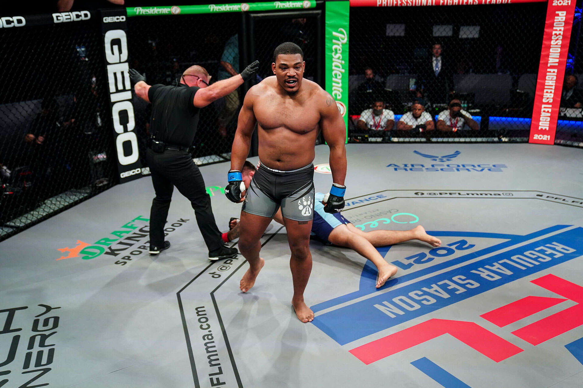 2021 PFL 6: KLIDSON ABREU VS JAMELLE JONES | Professional Fighters ...